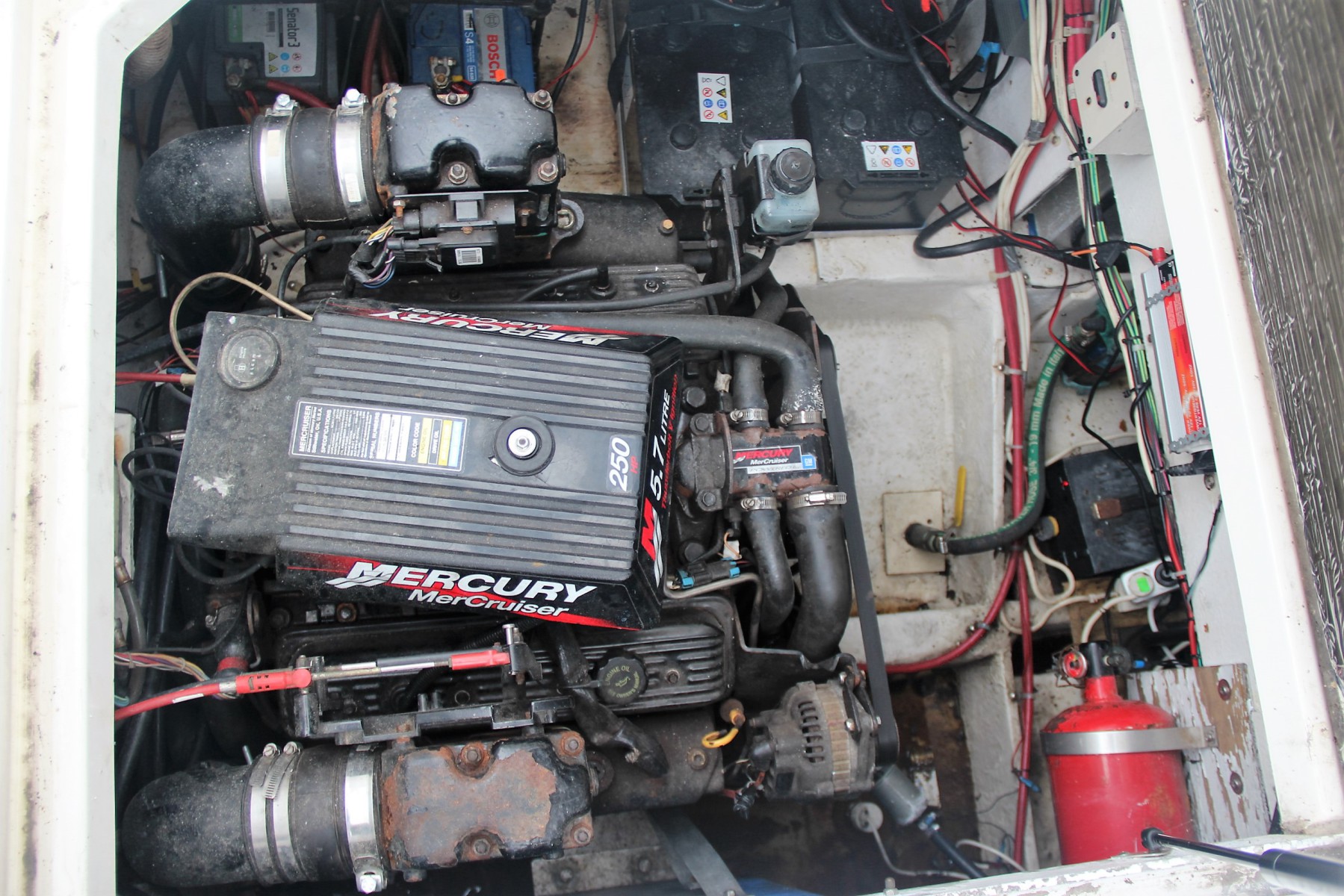 Bayliner 3258 Flybridge_engine - Baltic Boat